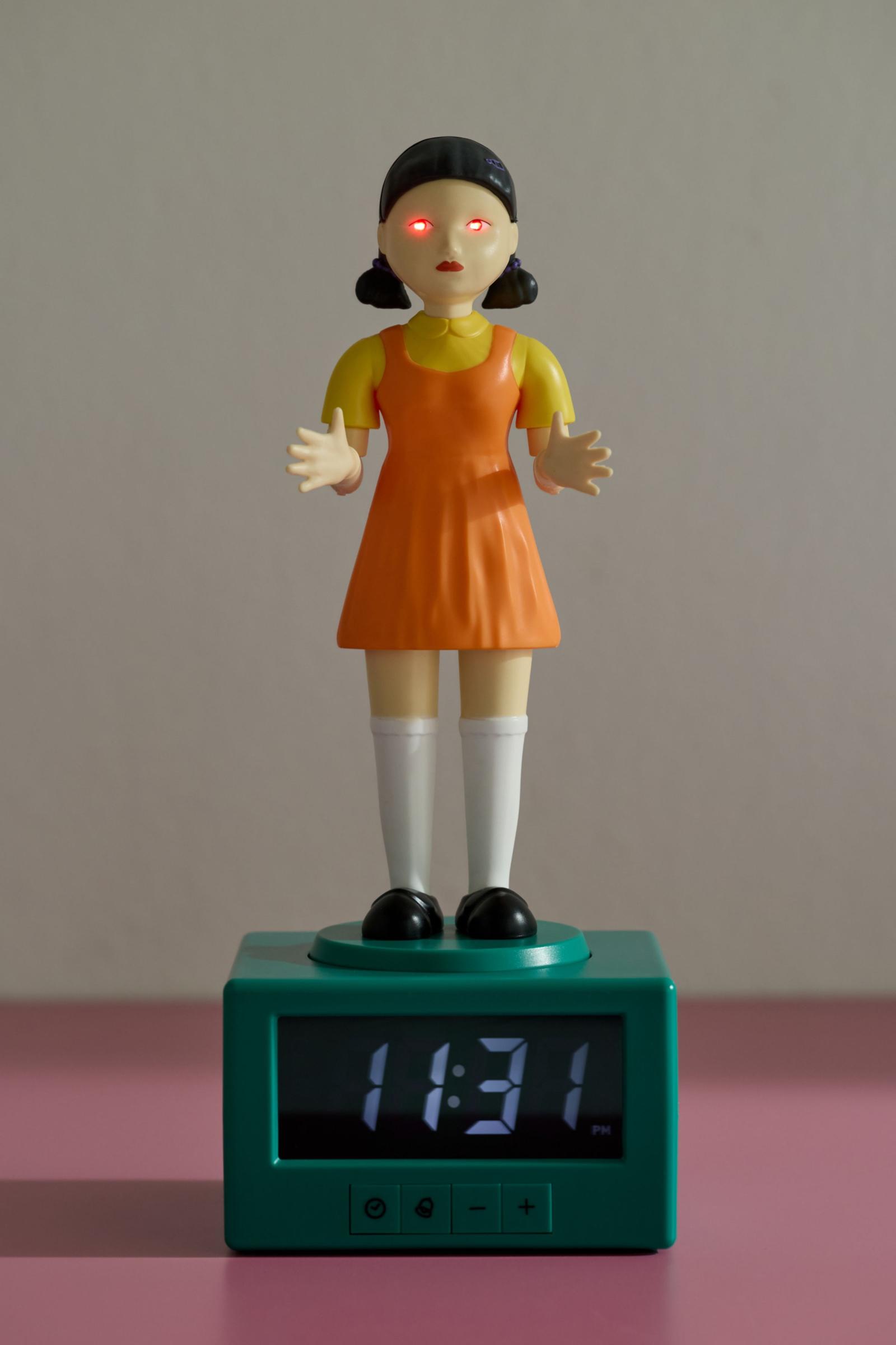 PALADONE The Squid Game Young-hee Alarm clock 26cm - Nordinary ...